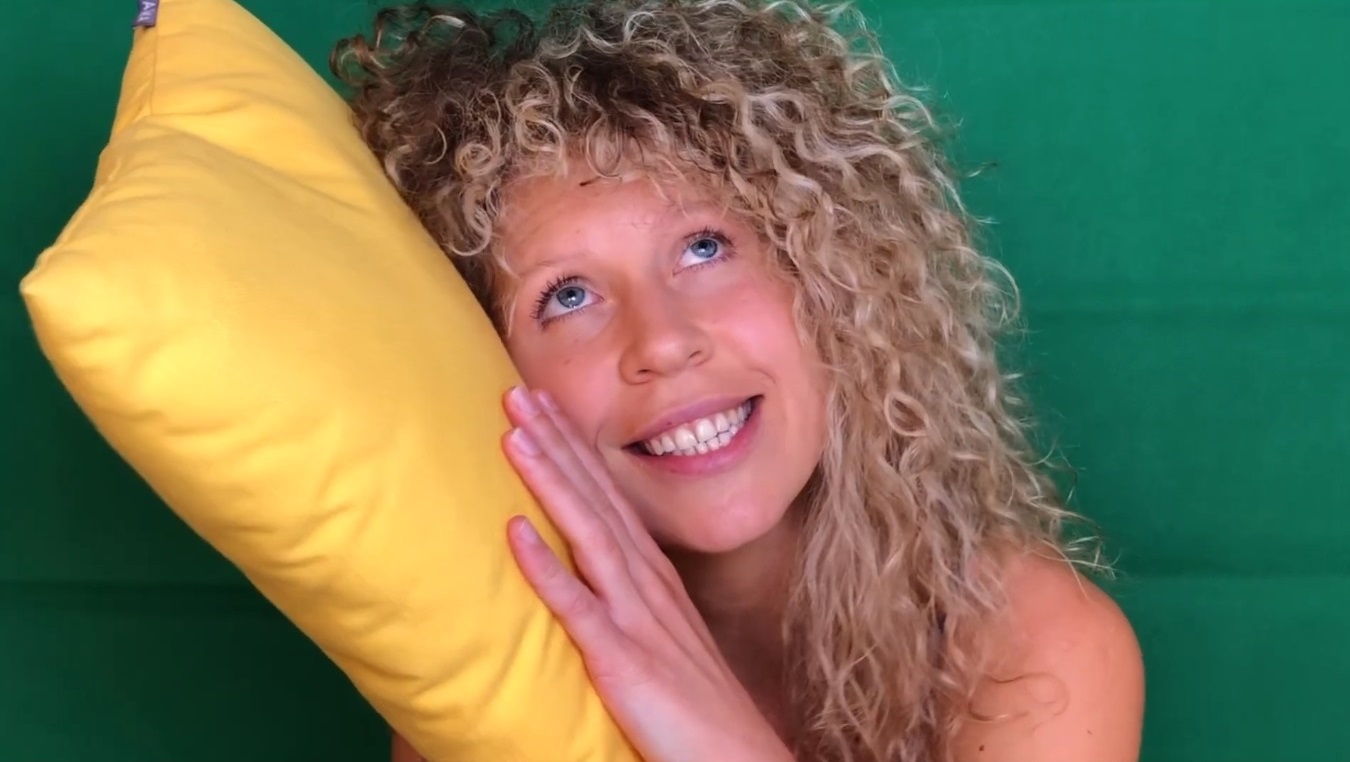 Maya Fadeeva produz seu 1° vídeo em isolamento e manda mensagem pros ...