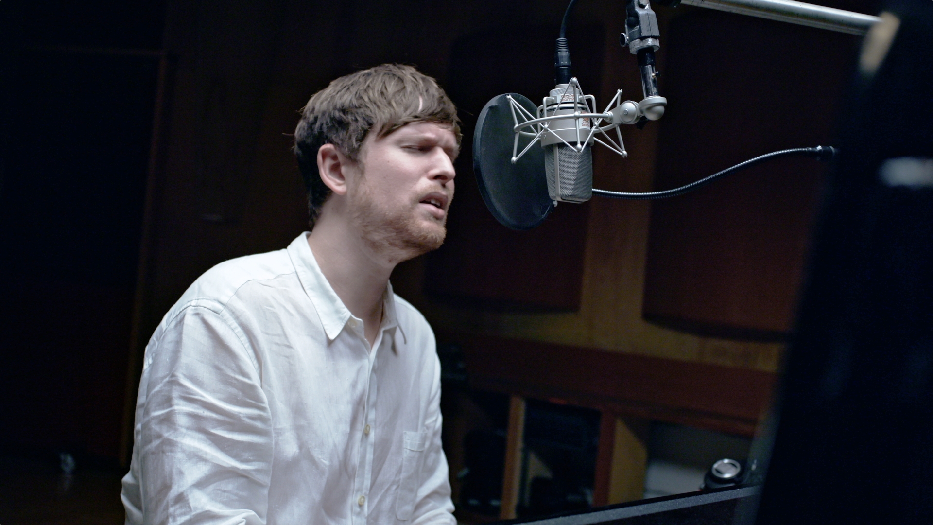 James Blake sozinho ao piano mostra nova música | NSC Total