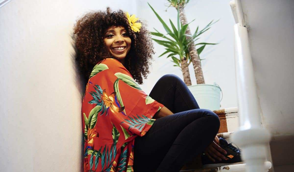 Britânica Hollie Cook quebra jejum de 4 anos com novo álbum | NSC Total