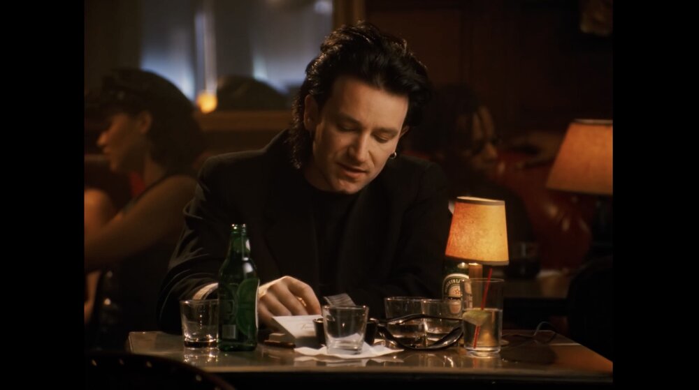 Bono pega a estrada para cantar e contar histórias de livro autobiográfico | NSC Total