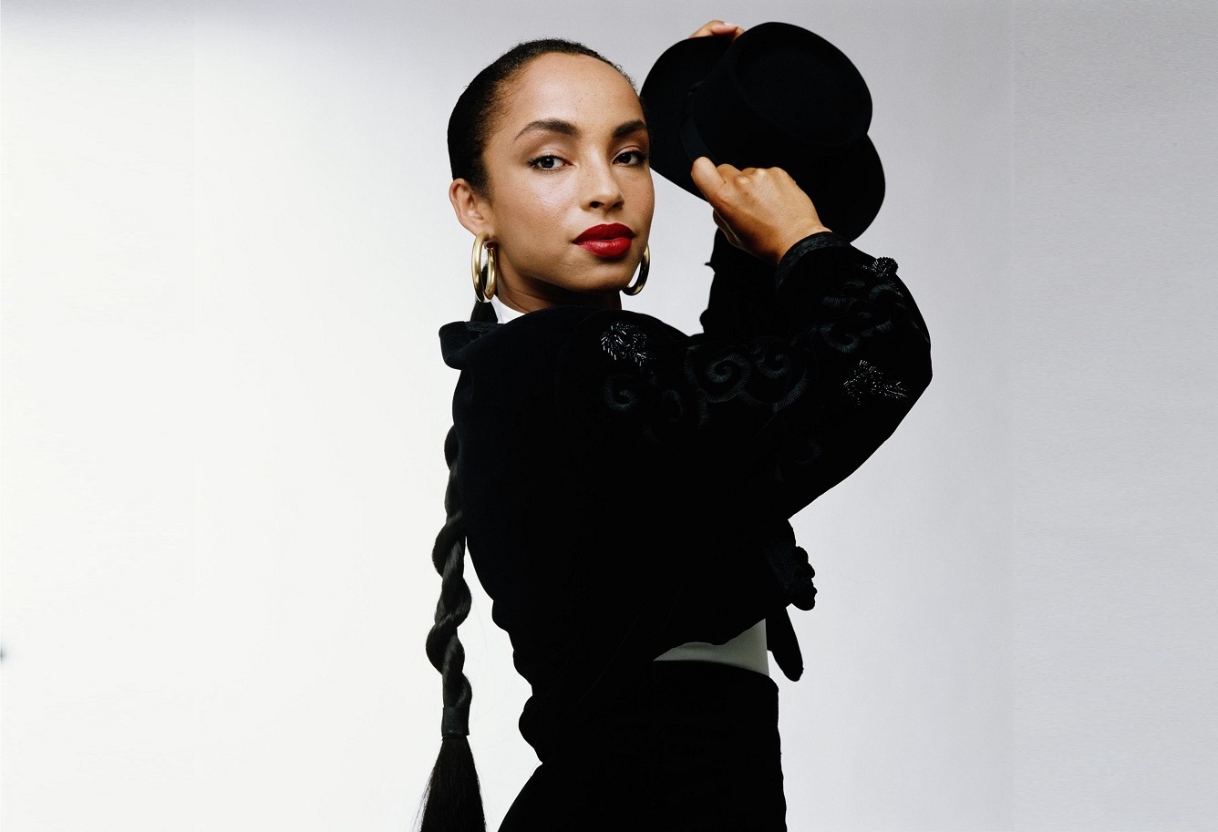 Sade é a primeira a gravar nos estúdios de Brad Pitt | NSC Total