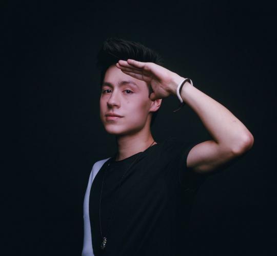 Misturando blues, eletrônico e soul music, Liu lança ‘Blue Sky’ ao lado ...